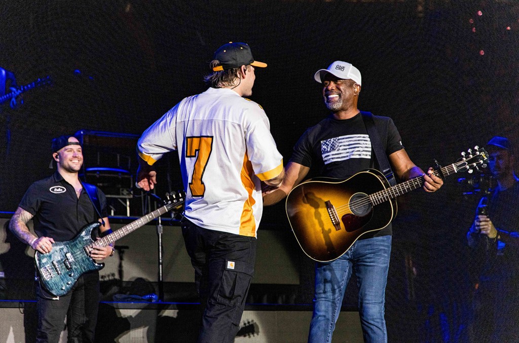 Morgan Wallen Brings Out Surprise Guests Miranda Lambert, Eric Church ...